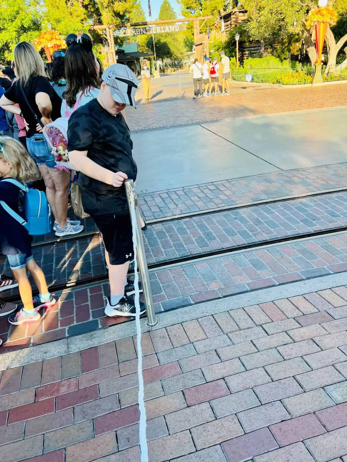 How to Rope Drop at Disneyland and California Adventure: Best ...